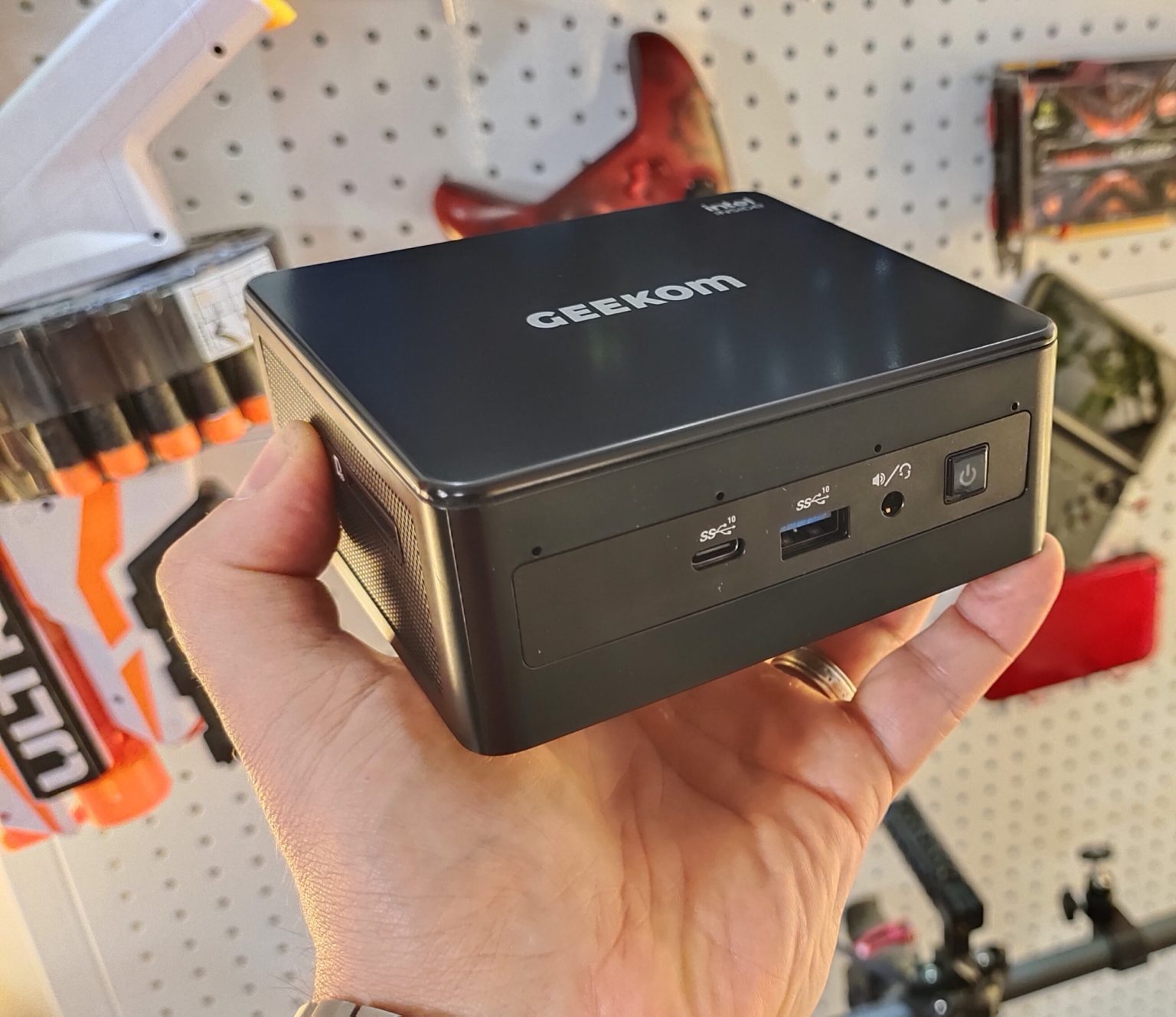GEEKOM Mini IT8 - kleiner Mini-PC mit ordentlicher Leistung