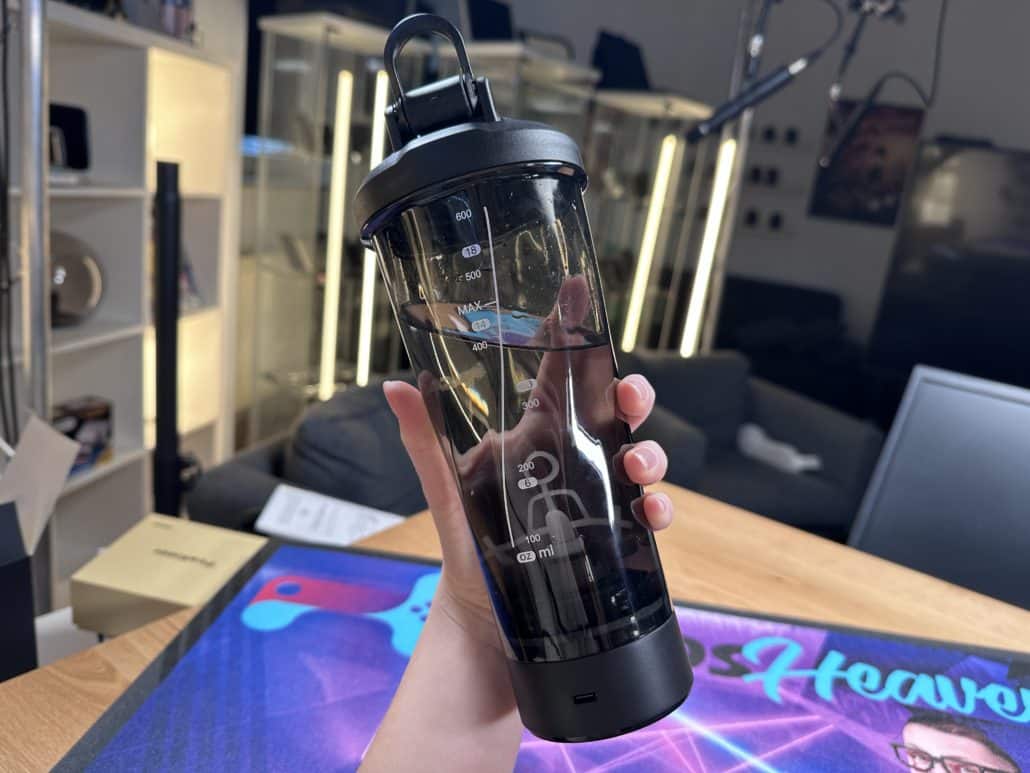 Elektrischer Shaker von VOLTRX - den Eiweißshake direkt im Studio mixen ...