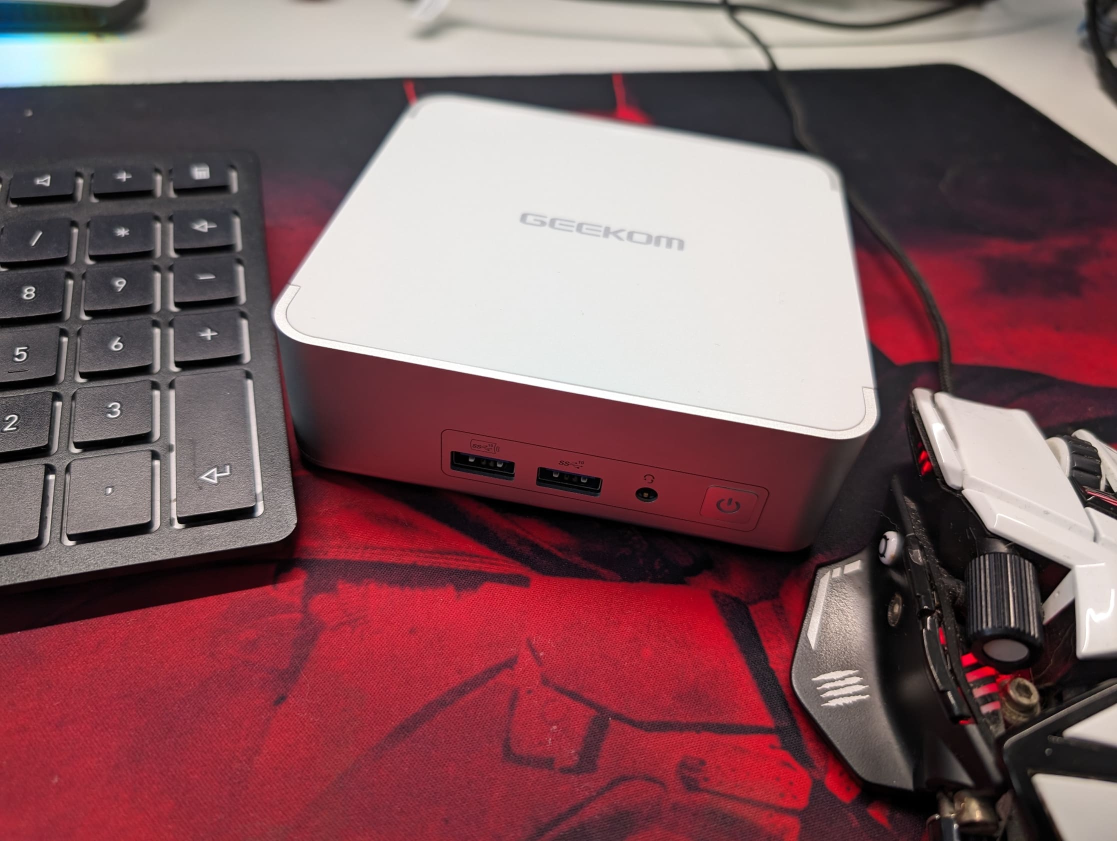 GEEKOM XT12 Pro - Winzling mit Core i9 Power